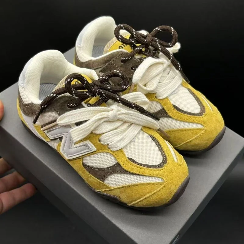 NEW BALANCE SHOES