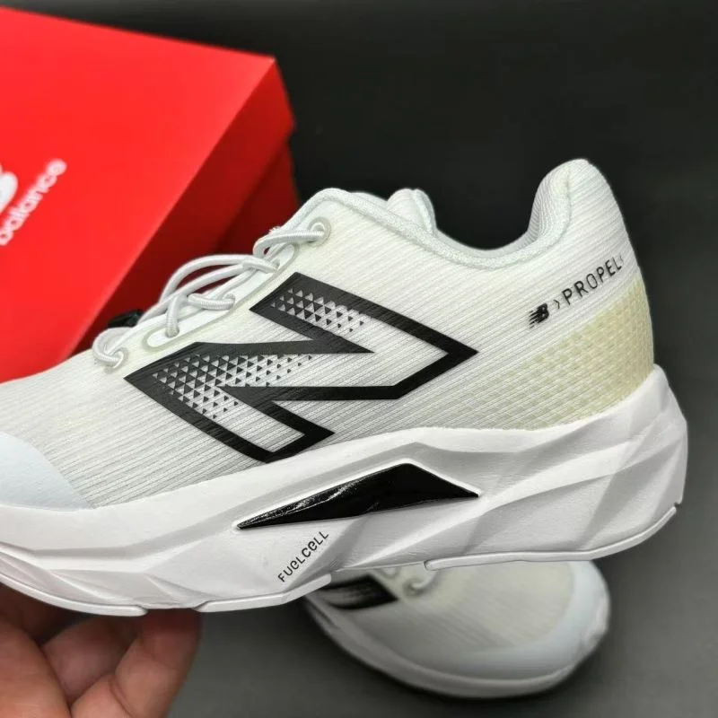 Top mirror NEW BALANCE SHOES