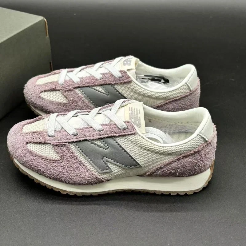 Top mirror NEW BALANCE SHOES