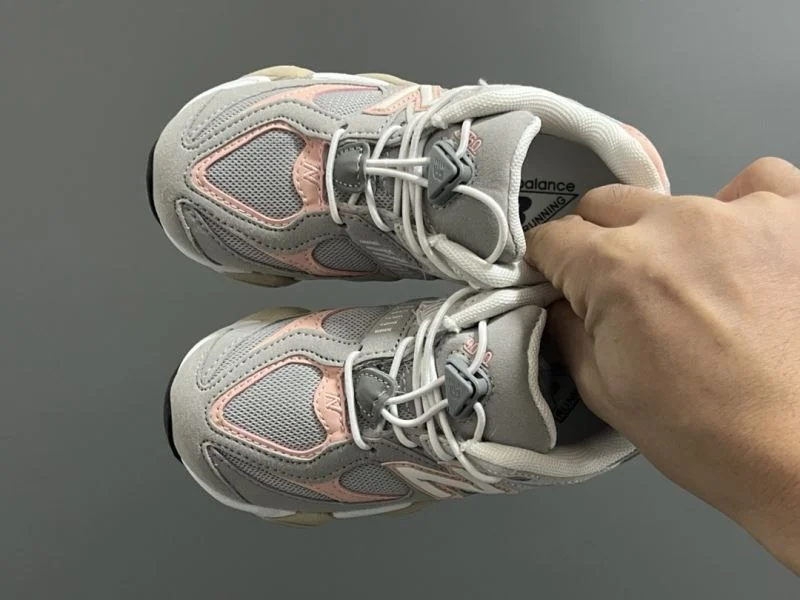 NEW BALANCE SHOES