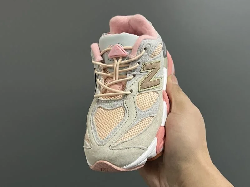 Indistinguishable NEW BALANCE SHOES