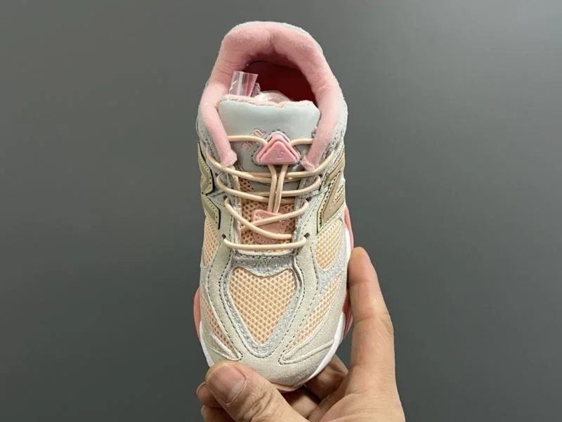 Indistinguishable NEW BALANCE SHOES