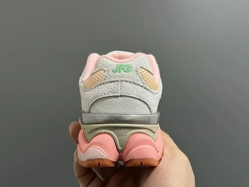 Indistinguishable NEW BALANCE SHOES
