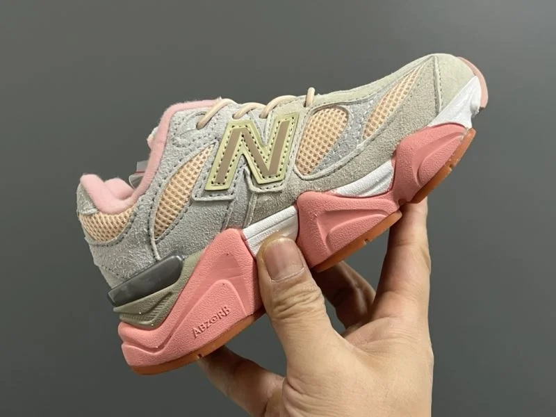 Indistinguishable NEW BALANCE SHOES