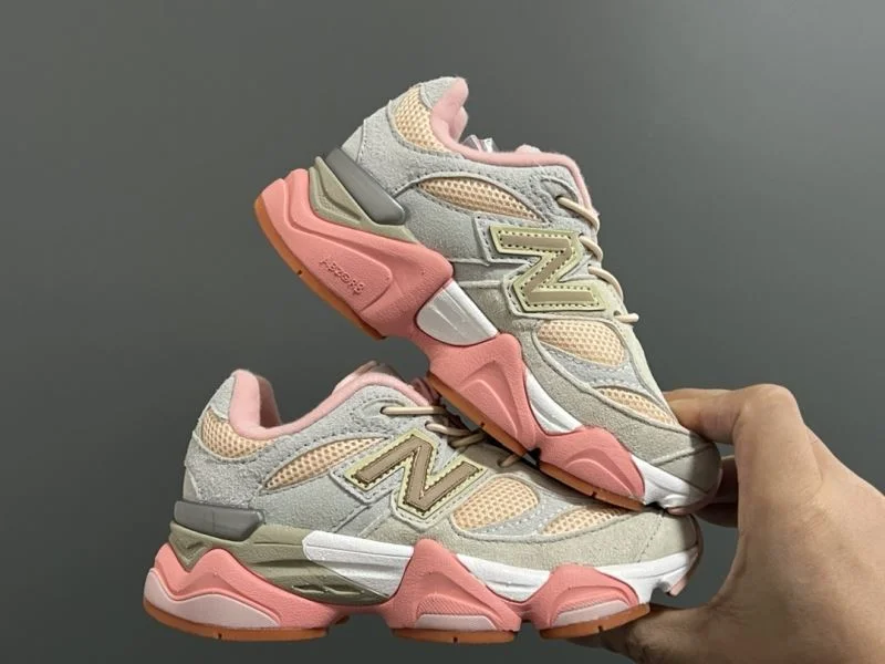 Indistinguishable NEW BALANCE SHOES