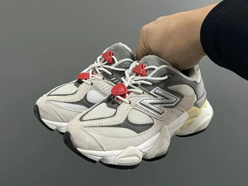 NEW BALANCE SHOES