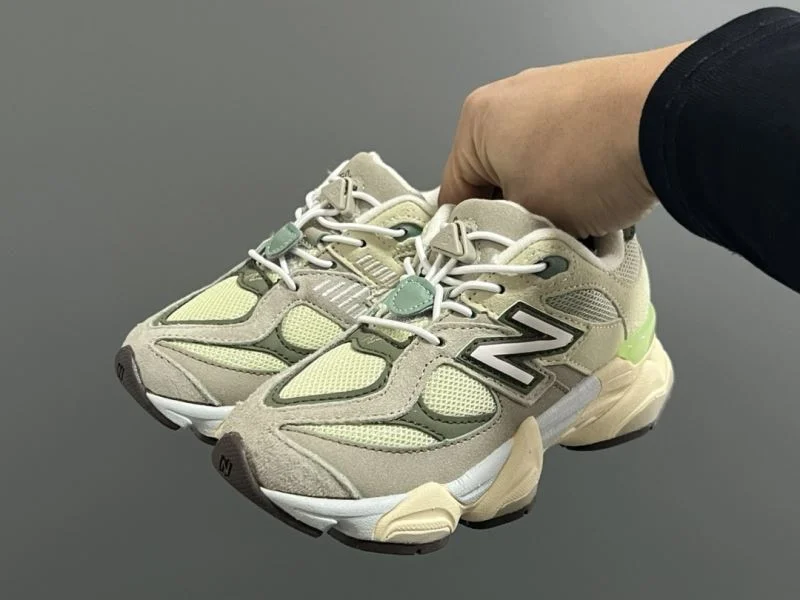NEW BALANCE SHOES