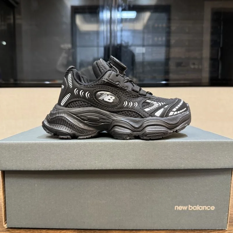 NEW BALANCE SHOES