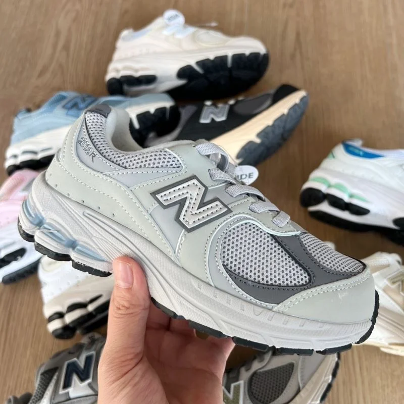NEW BALANCE SHOES