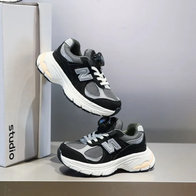 Indistinguishable NEW BALANCE SHOES
