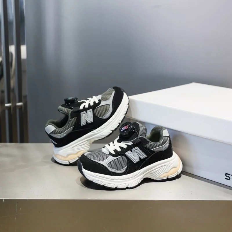 Indistinguishable NEW BALANCE SHOES