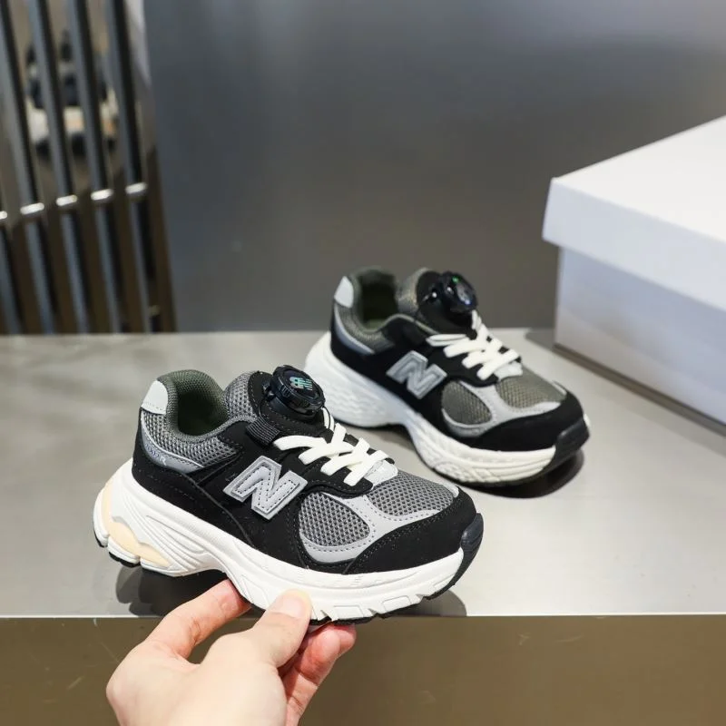 Indistinguishable NEW BALANCE SHOES