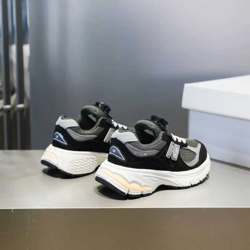 Indistinguishable NEW BALANCE SHOES