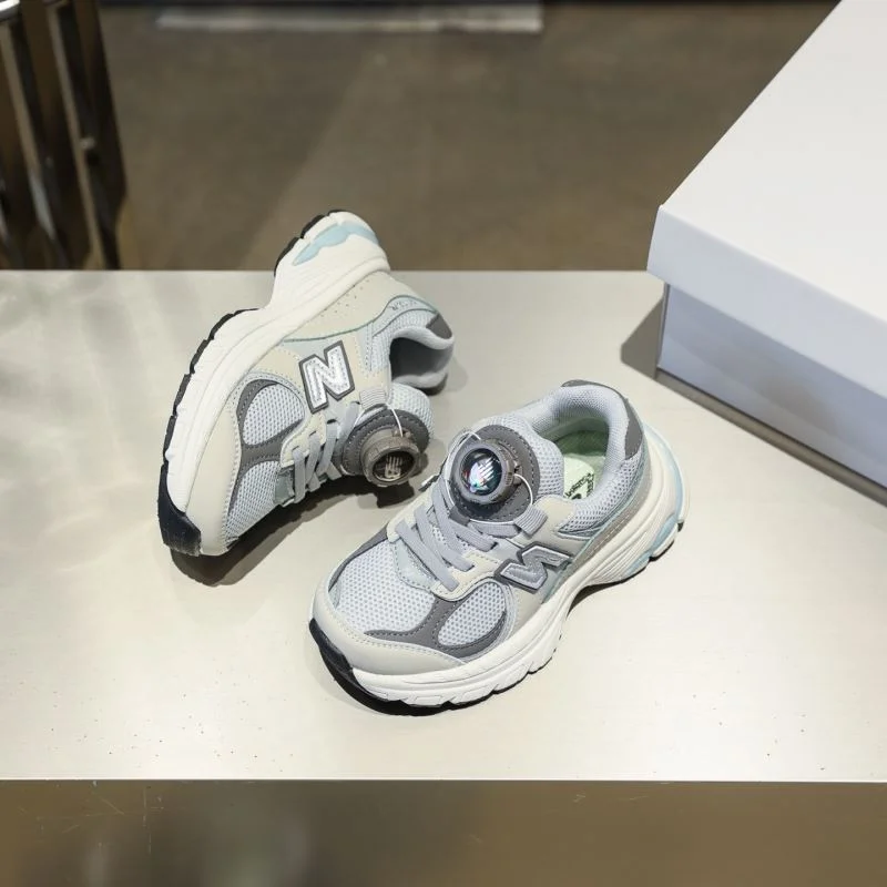 Accurate model NEW BALANCE SHOES