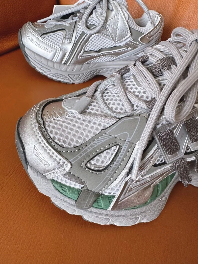 Accurate model NEW BALANCE SHOES