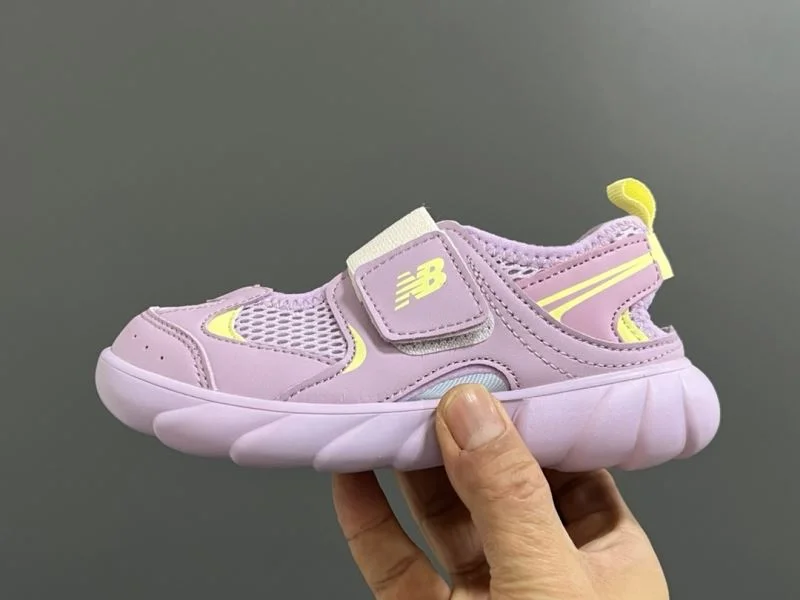 Brand-authenticated NEW BALANCE SHOES