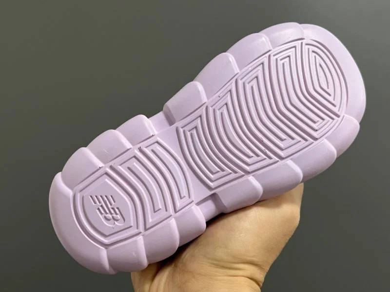 Brand-authenticated NEW BALANCE SHOES
