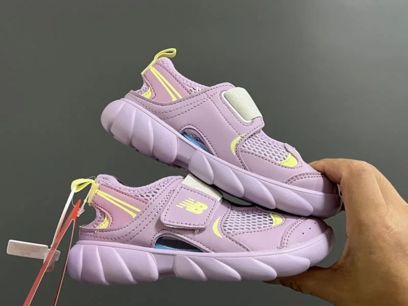 Brand-authenticated NEW BALANCE SHOES