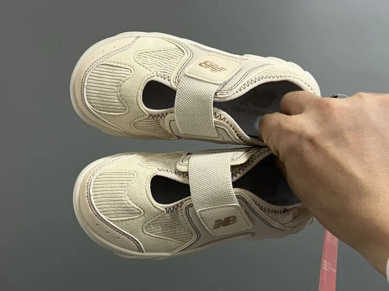 NEW BALANCE SHOES