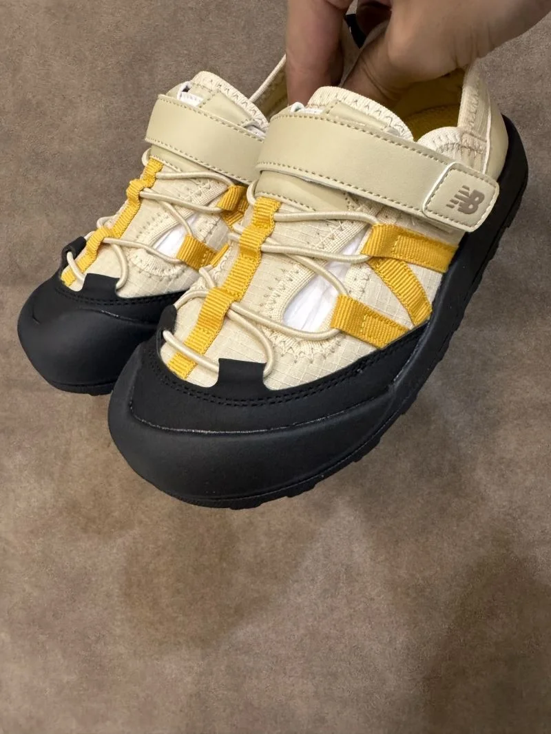 NEW BALANCE SHOES