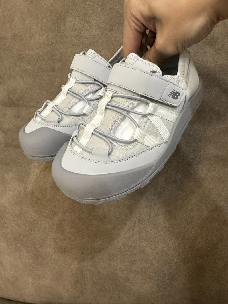 NEW BALANCE SHOES