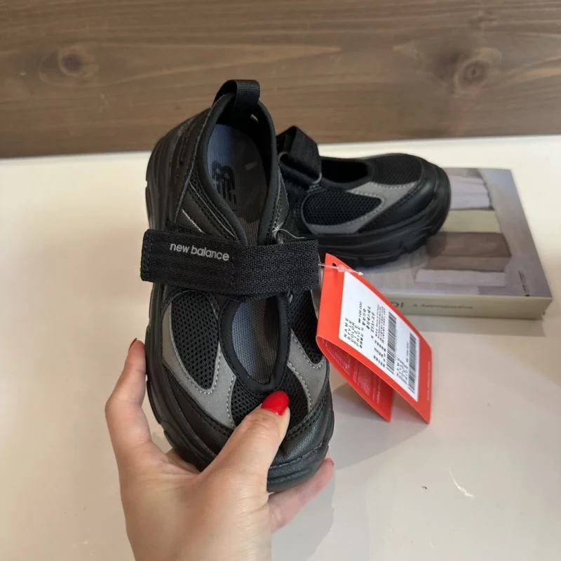 Brand-authenticated NEW BALANCE SHOES