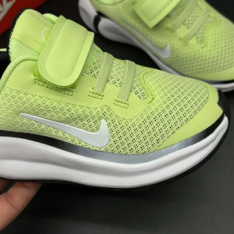 Accurate model NIKE SHOES