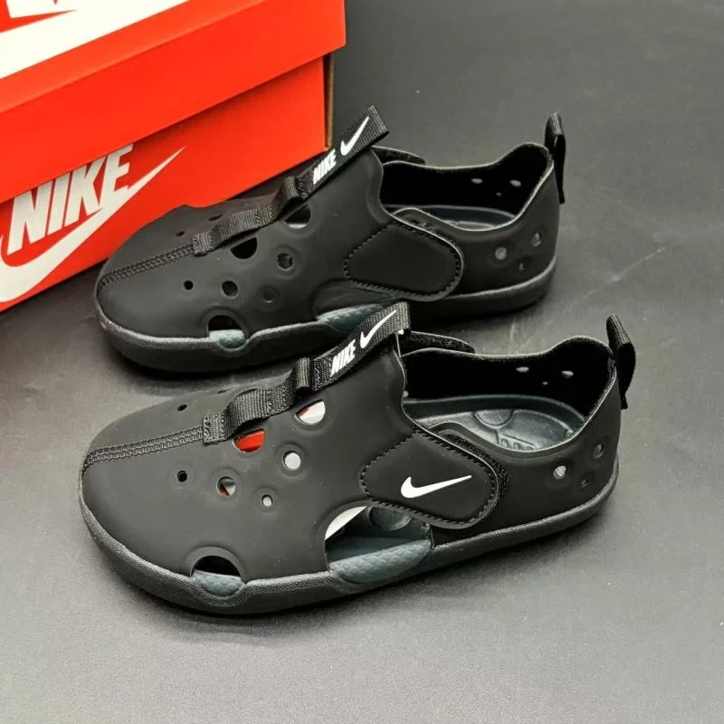Accurate model NIKE SHOES