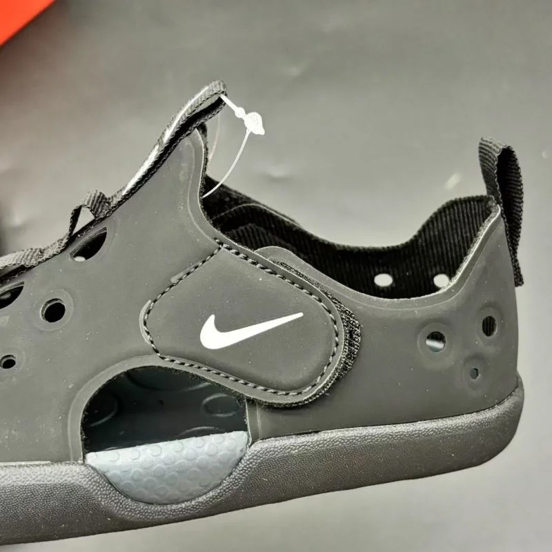 Accurate model NIKE SHOES