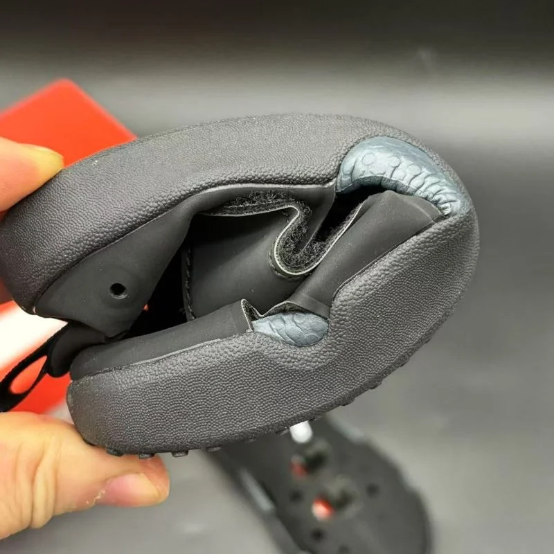 Accurate model NIKE SHOES