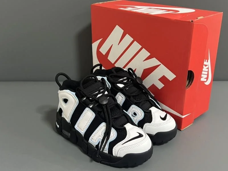 Accurate model NIKE SHOES