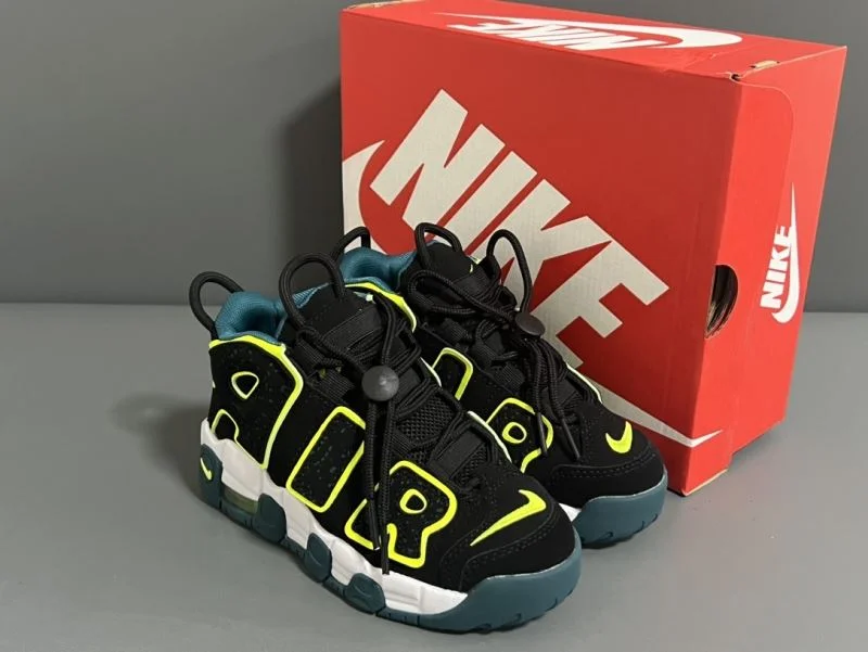 Accurate model NIKE SHOES