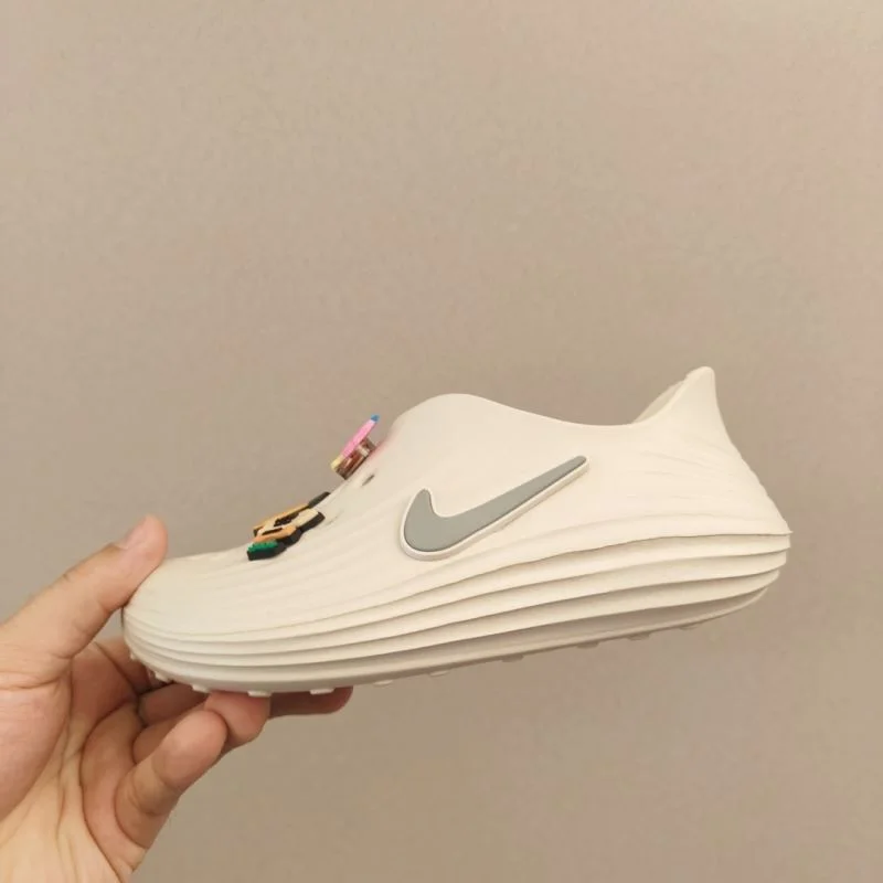 Accurate model NIKE SHOES