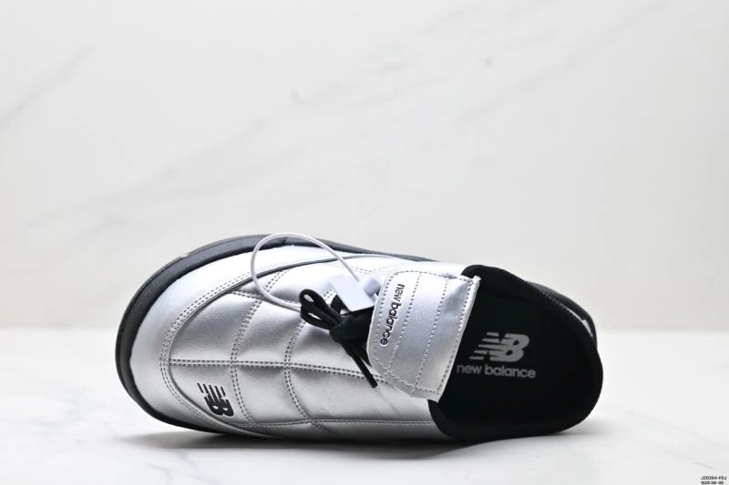 Top match New Balance Sandals