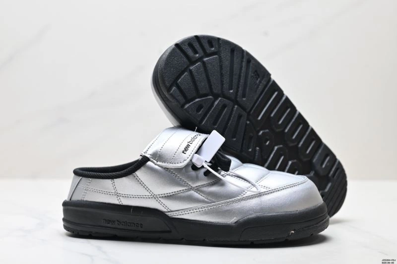 Top match New Balance Sandals