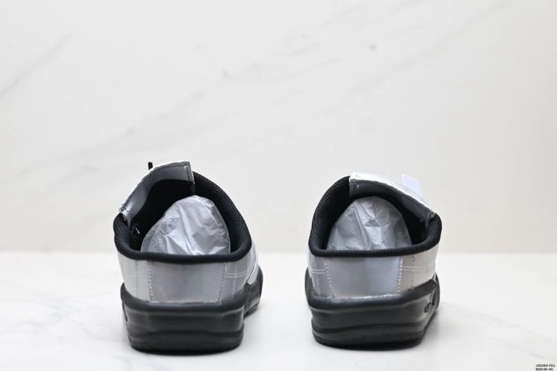 Top match New Balance Sandals