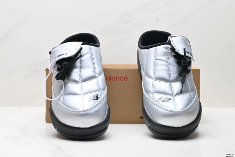 Top match New Balance Sandals