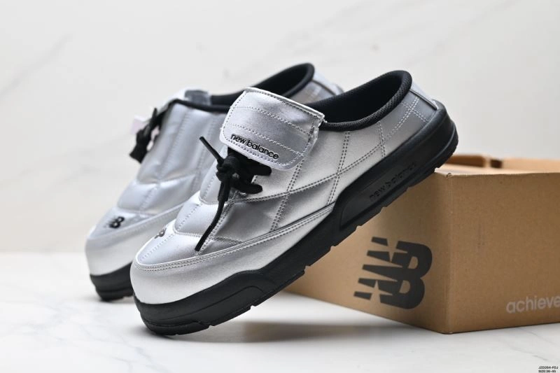 Top match New Balance Sandals