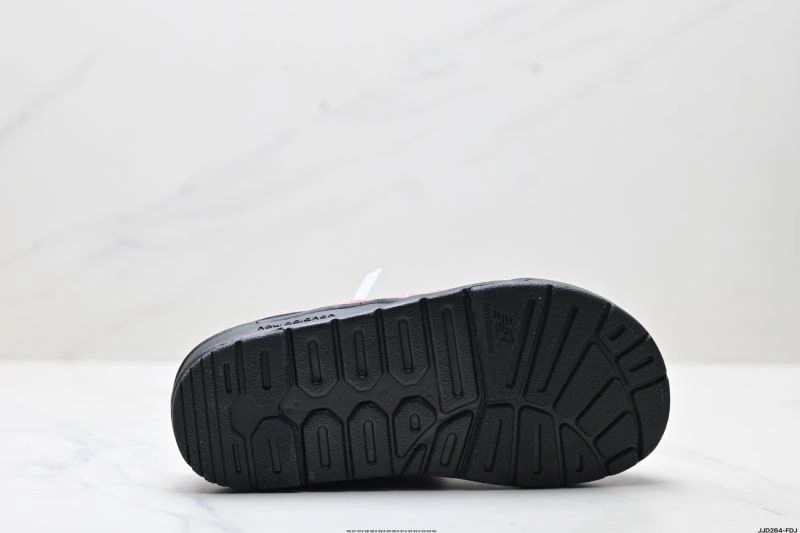 Accurate model New Balance Sandals