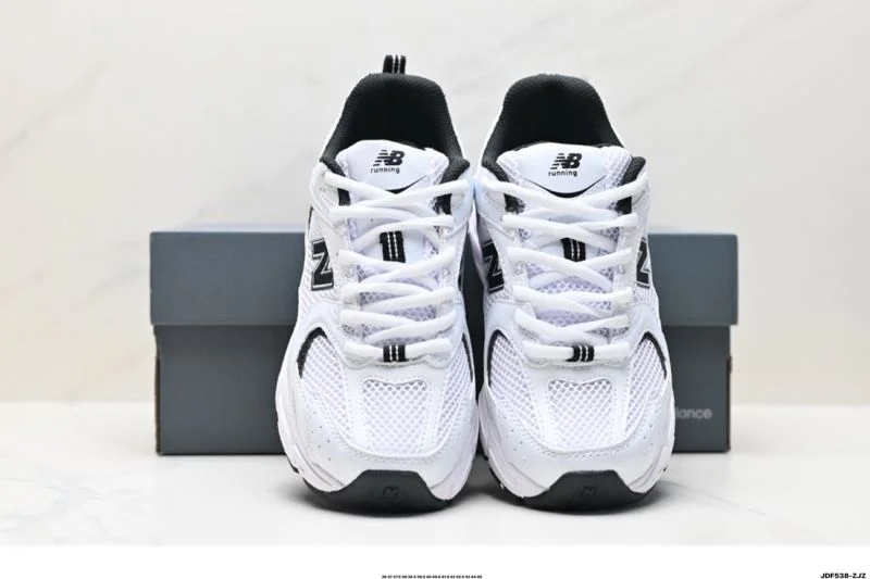 Top mirror New Balance Shoes