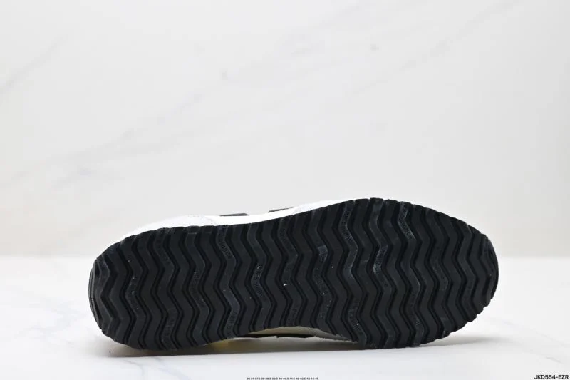 Brand-authenticated New Balance Shoes