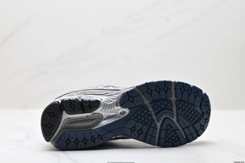 Top mirror New Balance Shoes