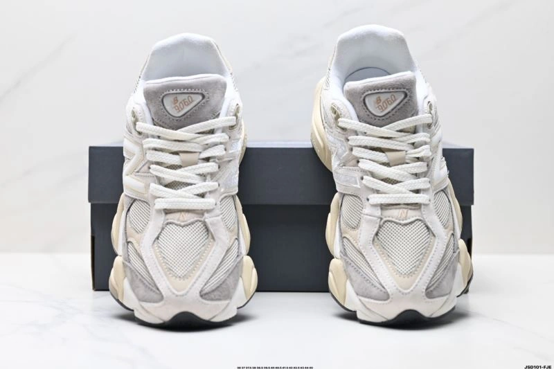 Top mirror New Balance Shoes