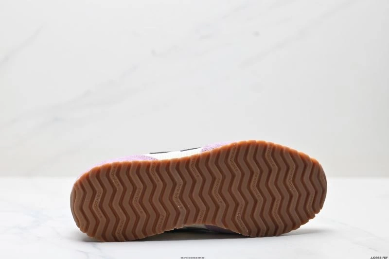 Indistinguishable New Balance Shoes