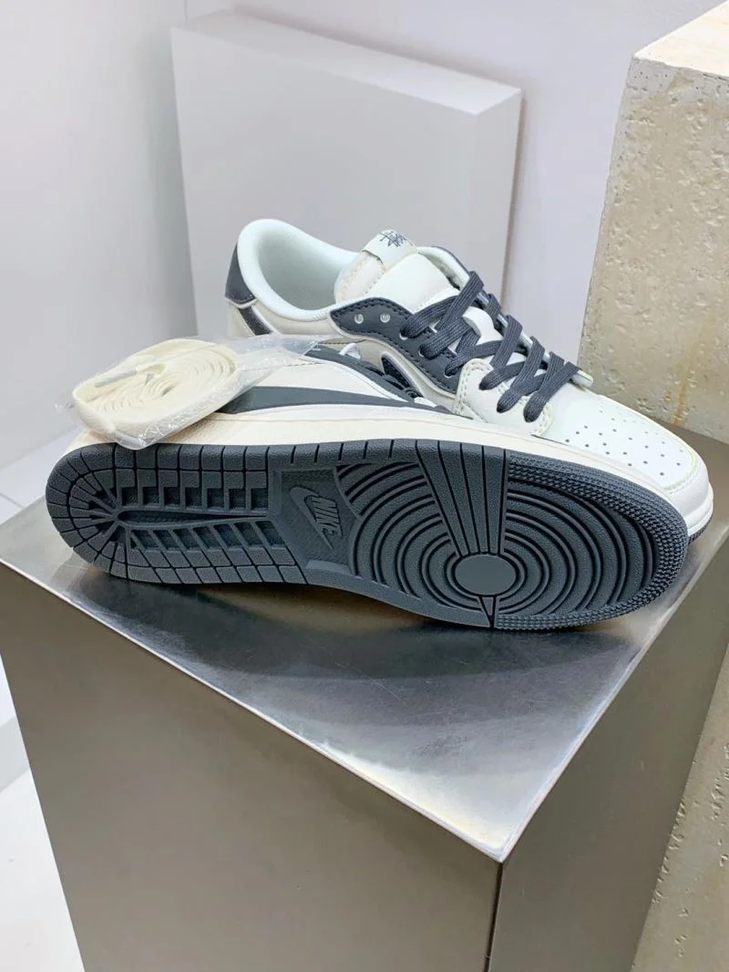 Exact replica Nike Air Jordan Shoes