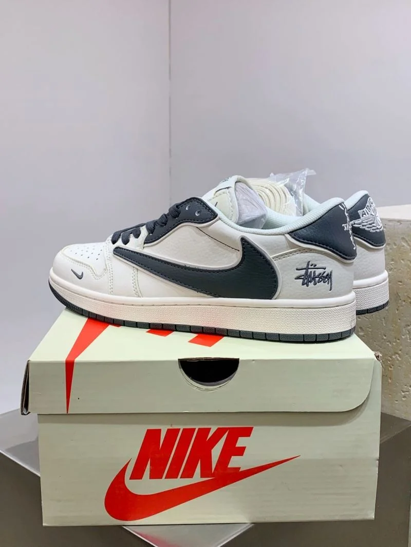 Exact replica Nike Air Jordan Shoes