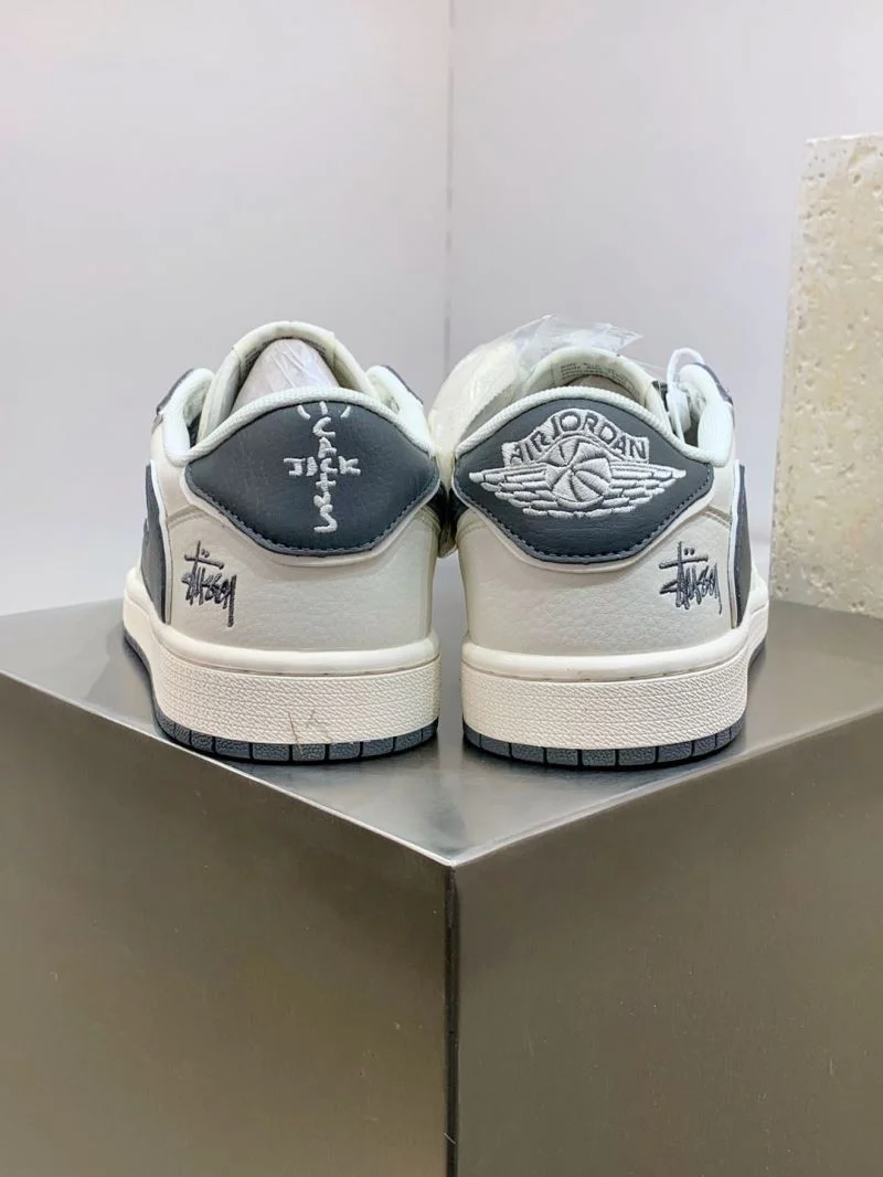 Exact replica Nike Air Jordan Shoes