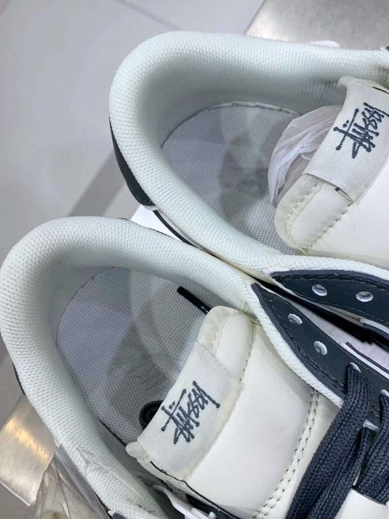 Exact replica Nike Air Jordan Shoes