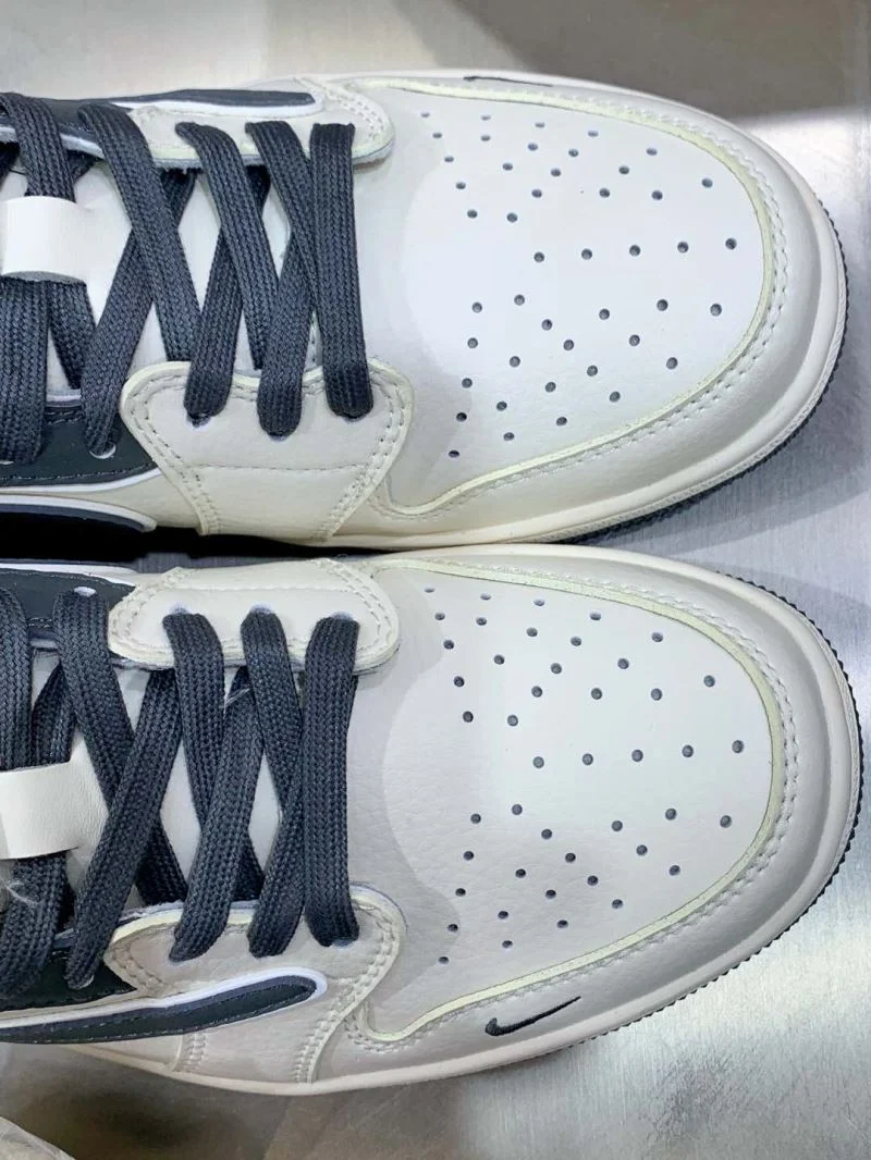 Exact replica Nike Air Jordan Shoes