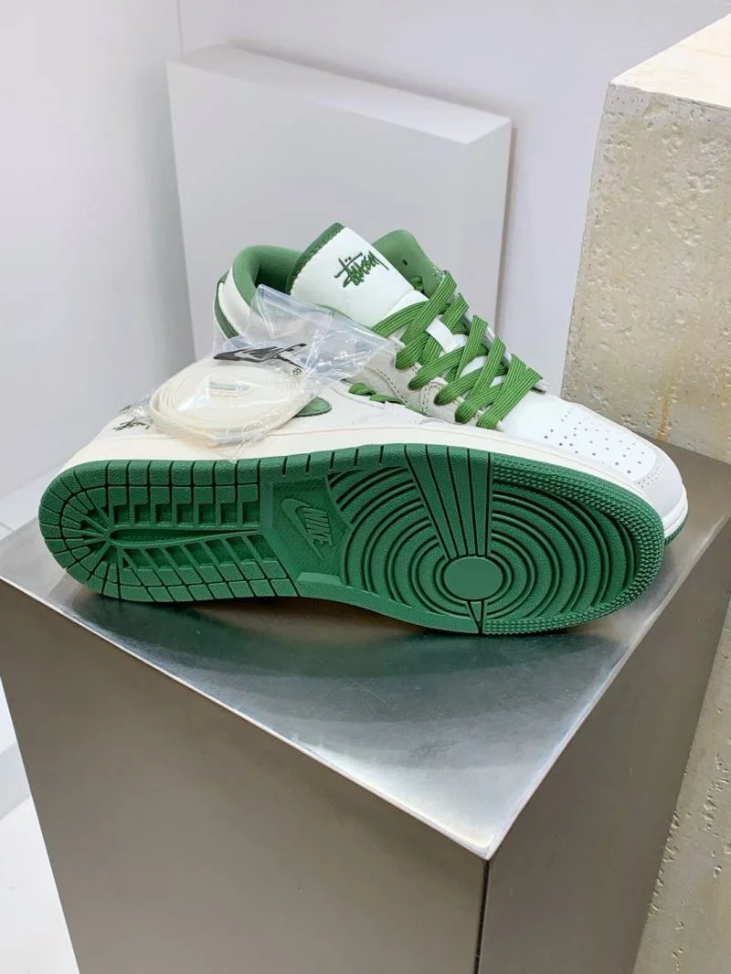 Exact replica Nike Air Jordan Shoes